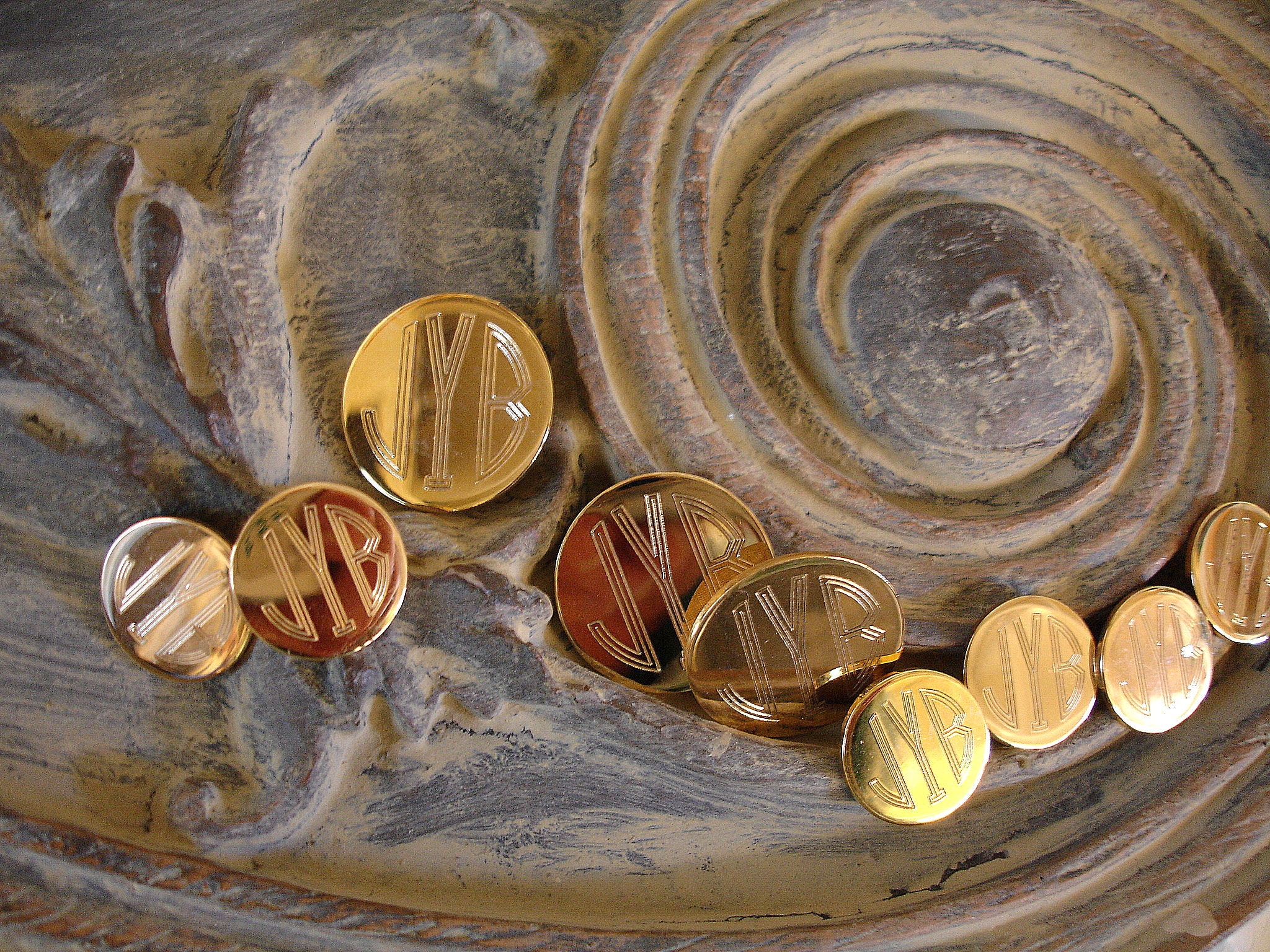Set of 9 Vintage Monogram Buttons Bright Gold Flat Tops Triple - Etsy.de