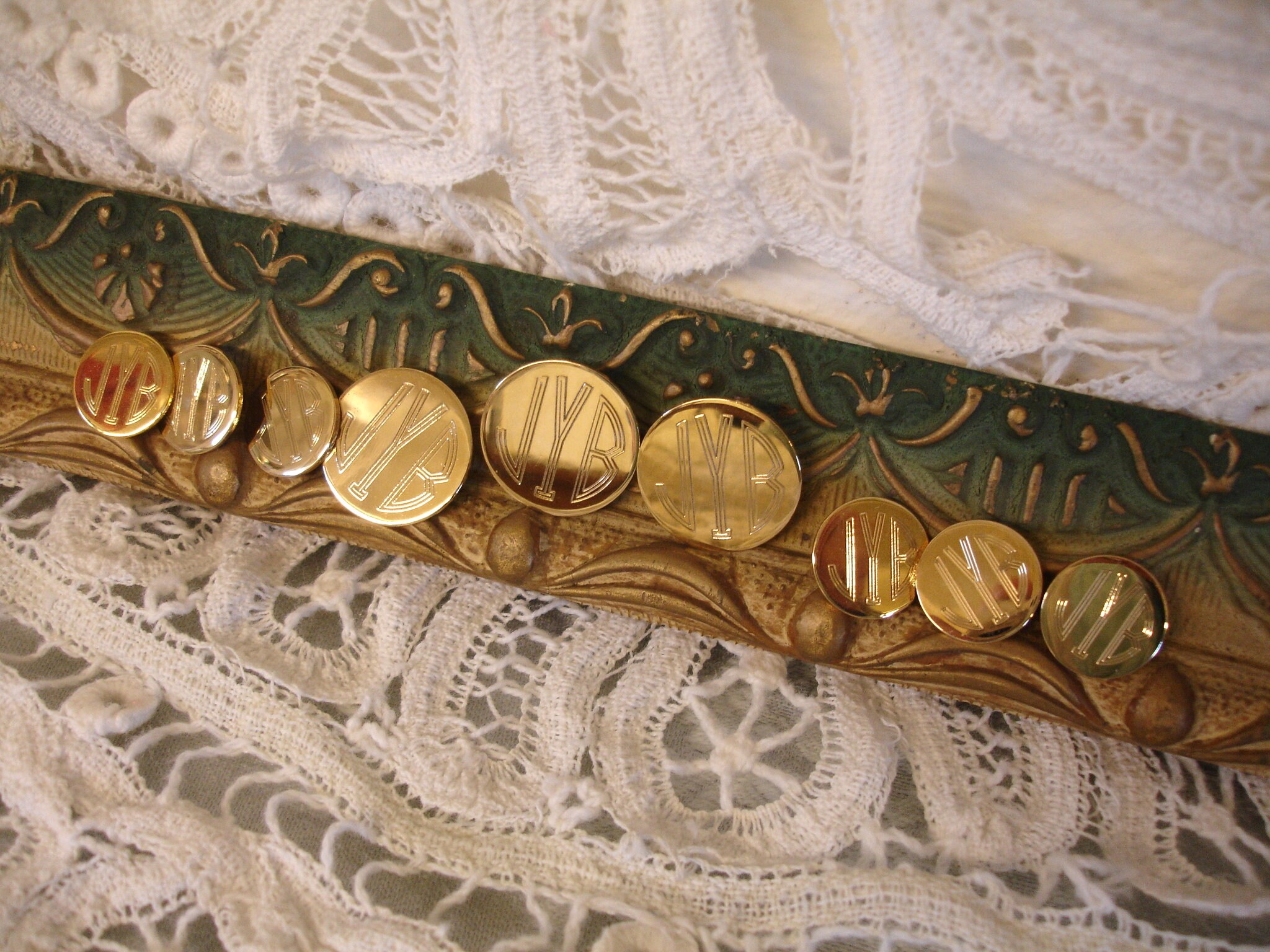 Set of 9 Vintage Monogram Buttons Bright Gold Flat Tops Triple - Etsy.de