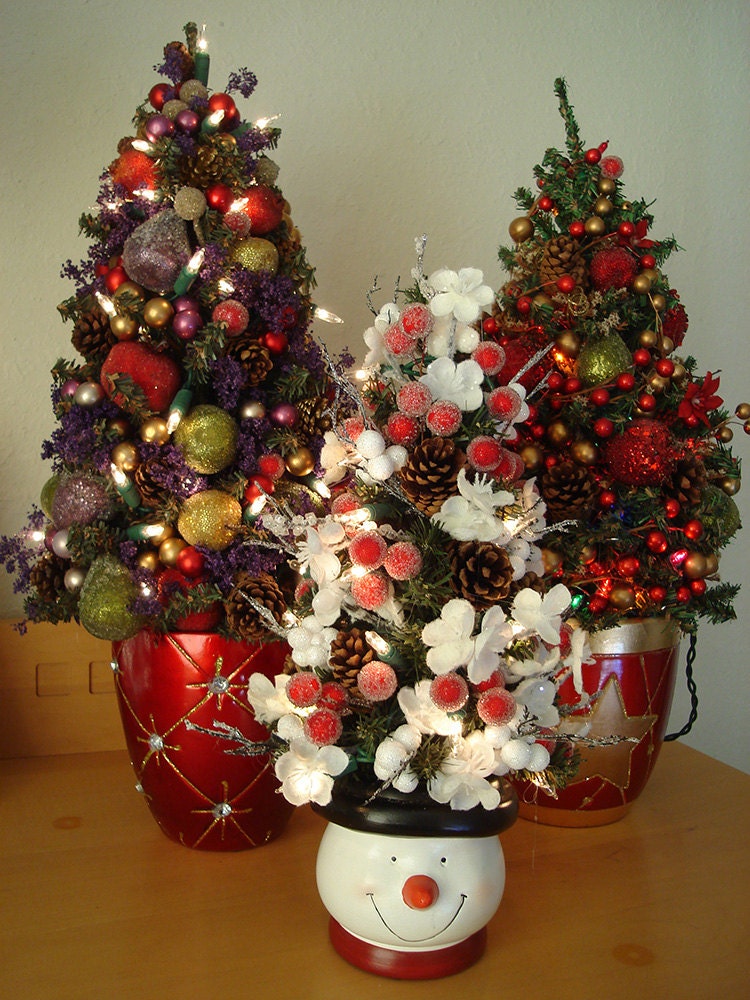 Snowman Tree Holiday Table Tree Decorated With Assorted Flowers and ...