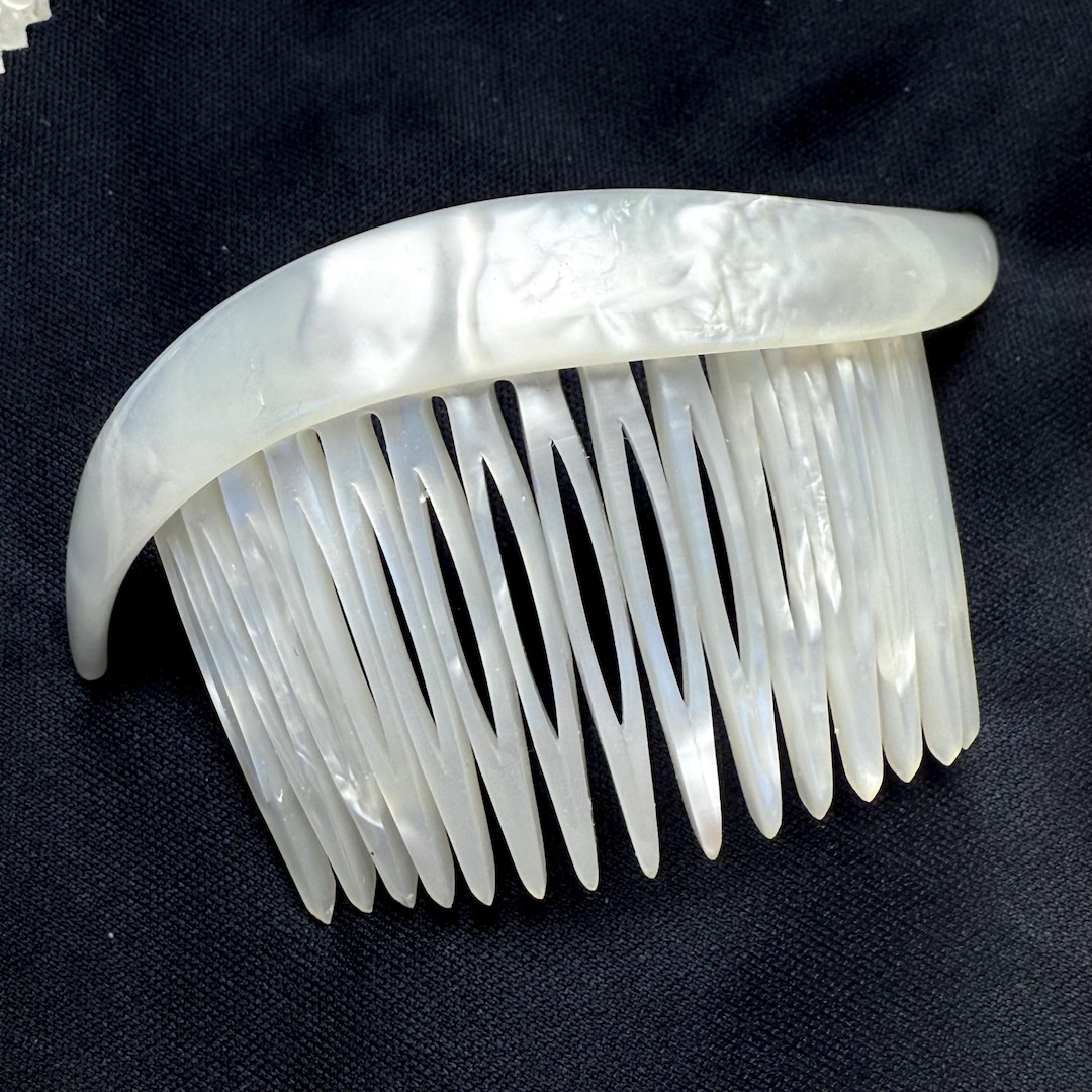 Vintage Comb , White Comb , Glossy White Comb, Wave Top ,vintage 1960s ...