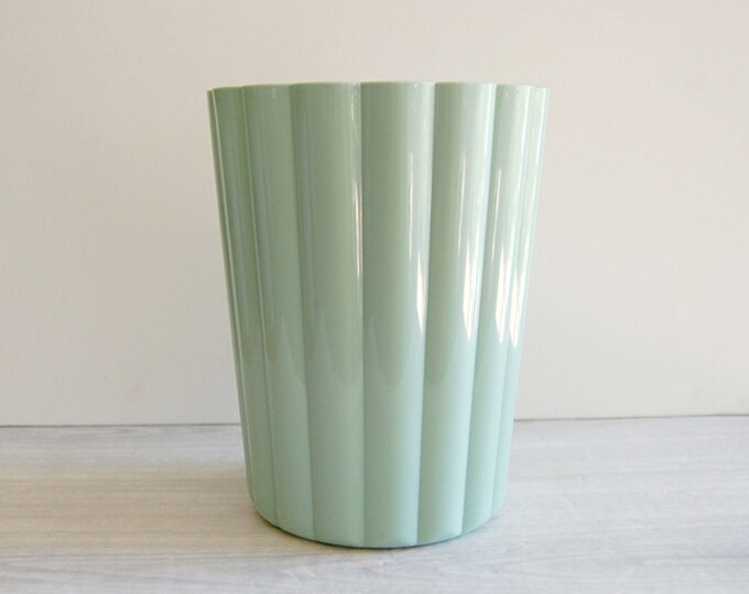 Fluted Wastebasket Vintage Wastebasket Vintage Plastic Trash - Etsy