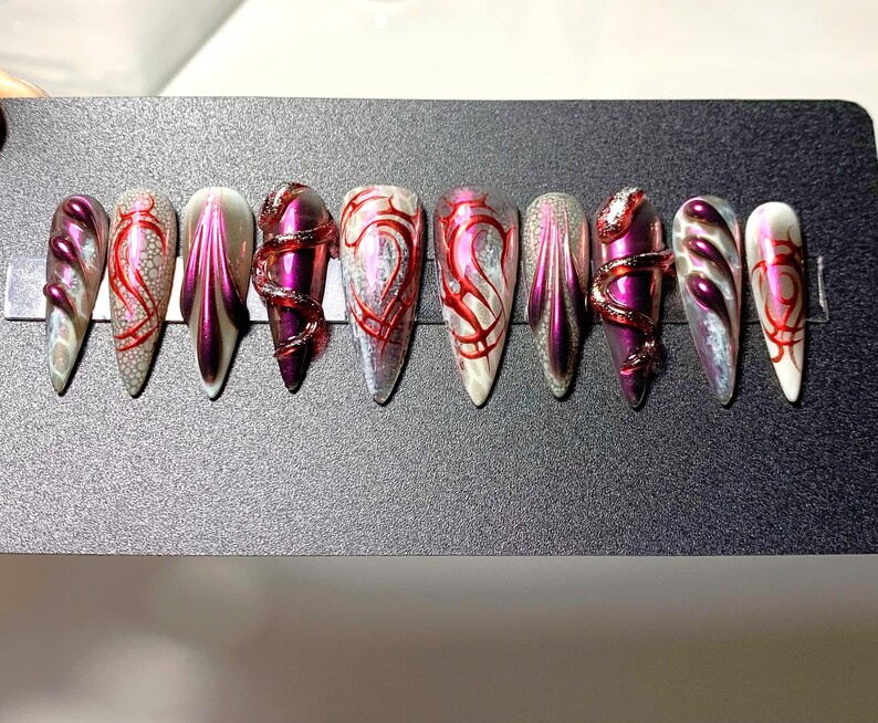V39 Red Chrome Snake With Black and Red Press on Nail, Y2K Nail, Fake ...