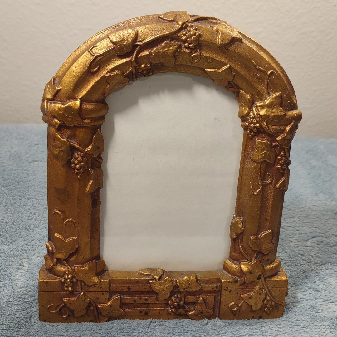 Vintage Tayo Gold Picture Frame With Vine and Grapes Design Elegant 3 X ...