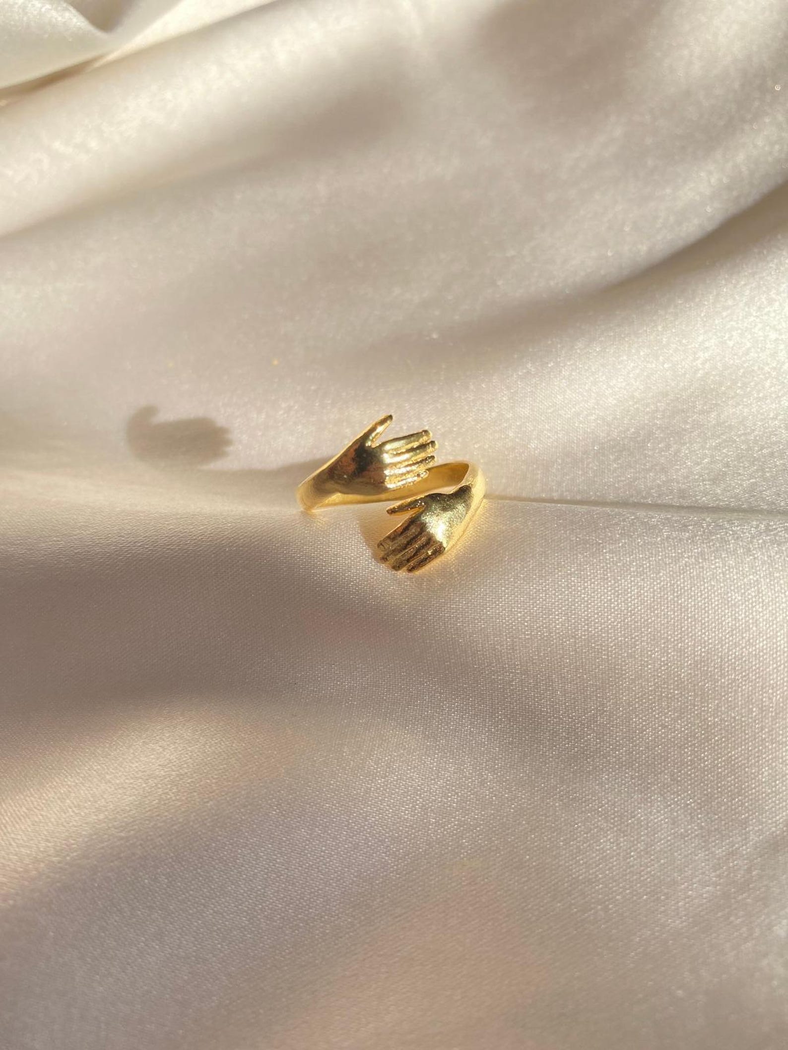 Adjustable GOLD HUGGİNG Ring, HUGGİNG Hands Ring, Gold Hug Ring - Etsy