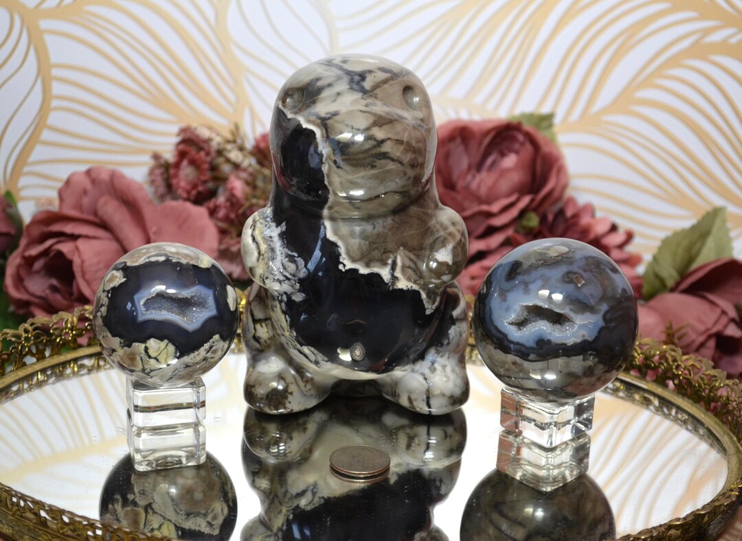 Volcano Agate Druzy Dinosaur Crystal Carving UV Reactive Volcano Agate ...