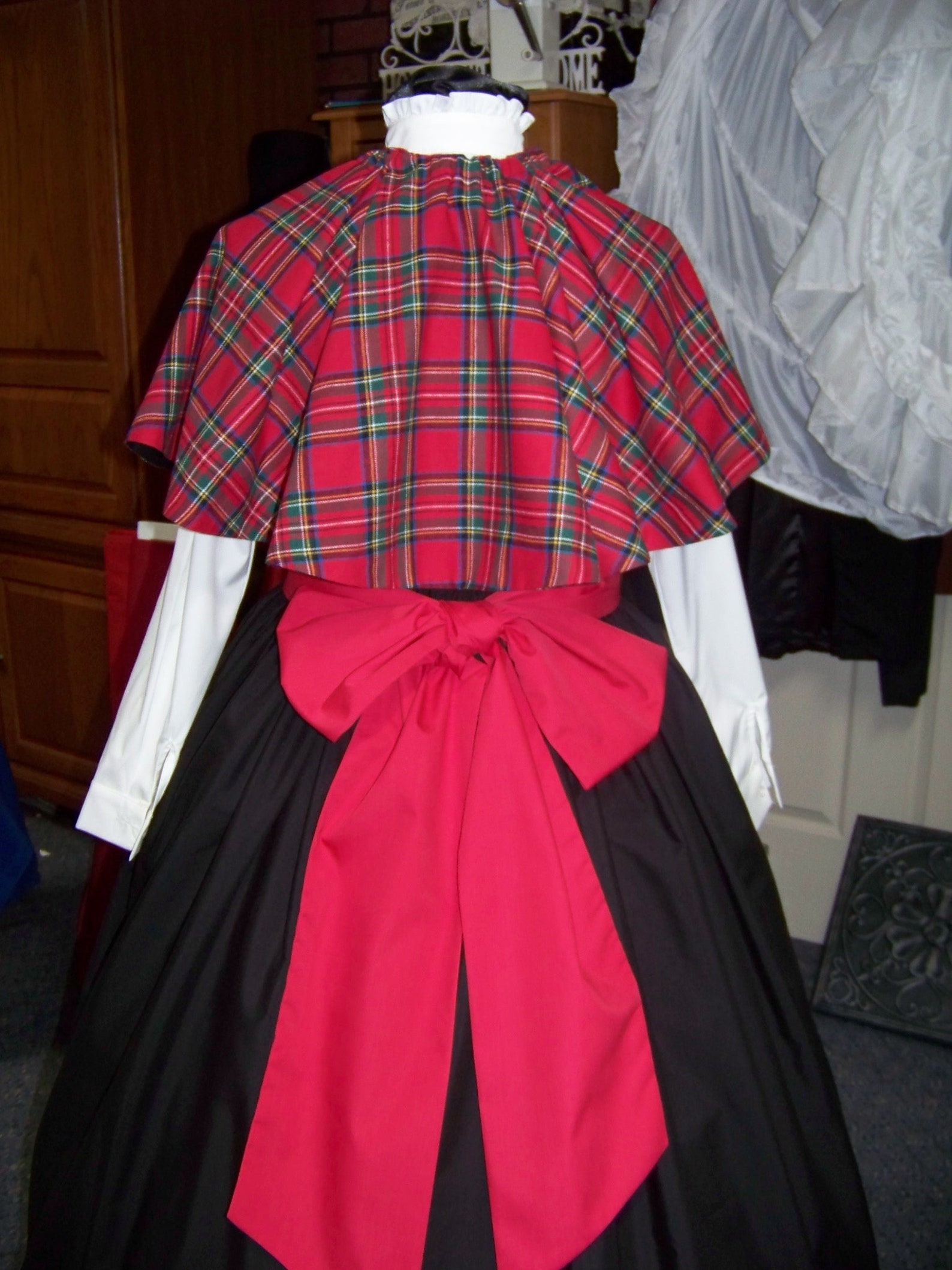 Dicken's Christmas Caroler Victorian Outfit Red Black - Etsy