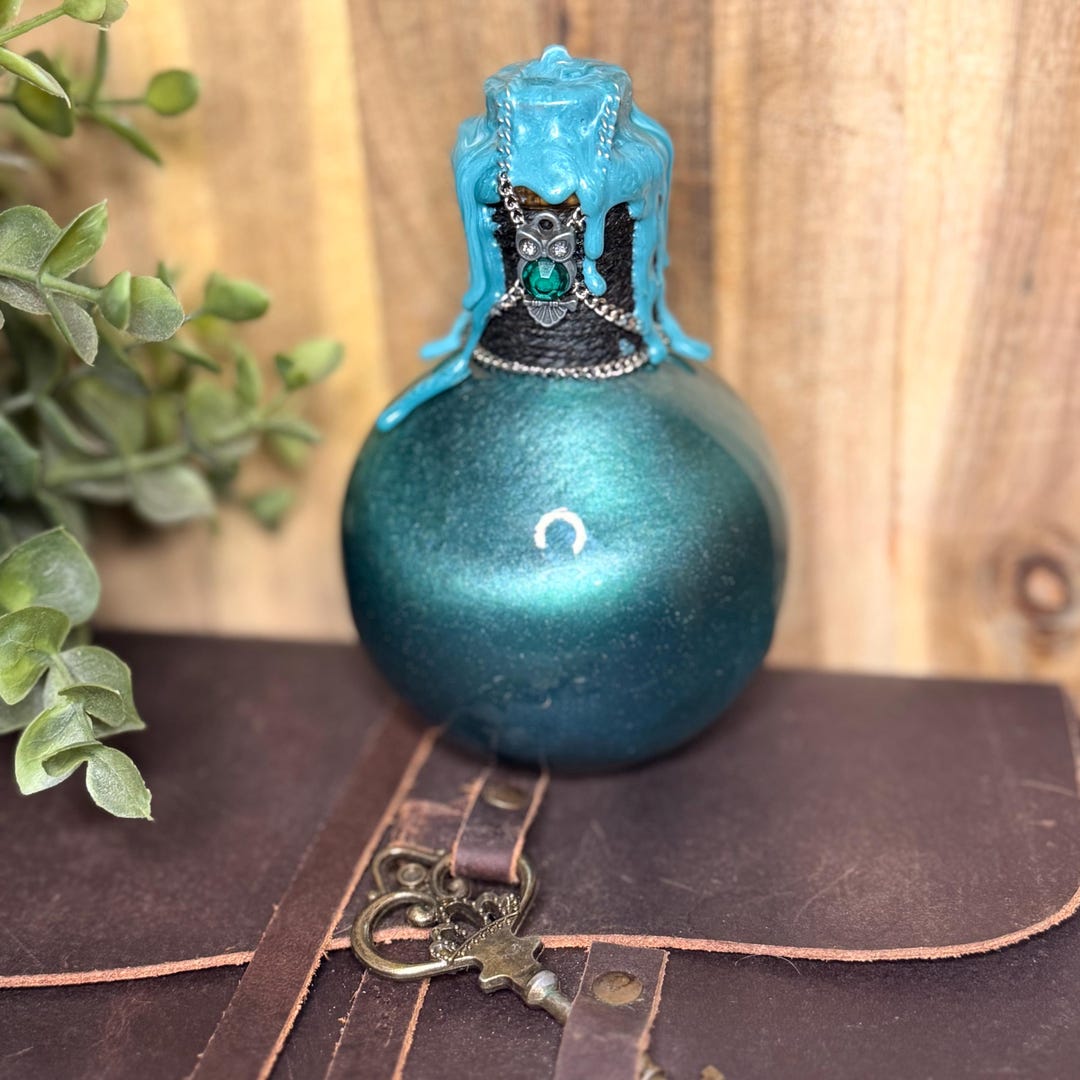 Draft of Wisdom Green Potion Bottle: Fantasy Apothecary Decor Prop - Etsy