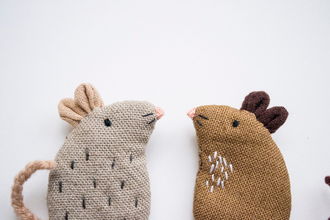 Friendship Mice mini embroidered brooch pins Dash and Scruff | Etsy