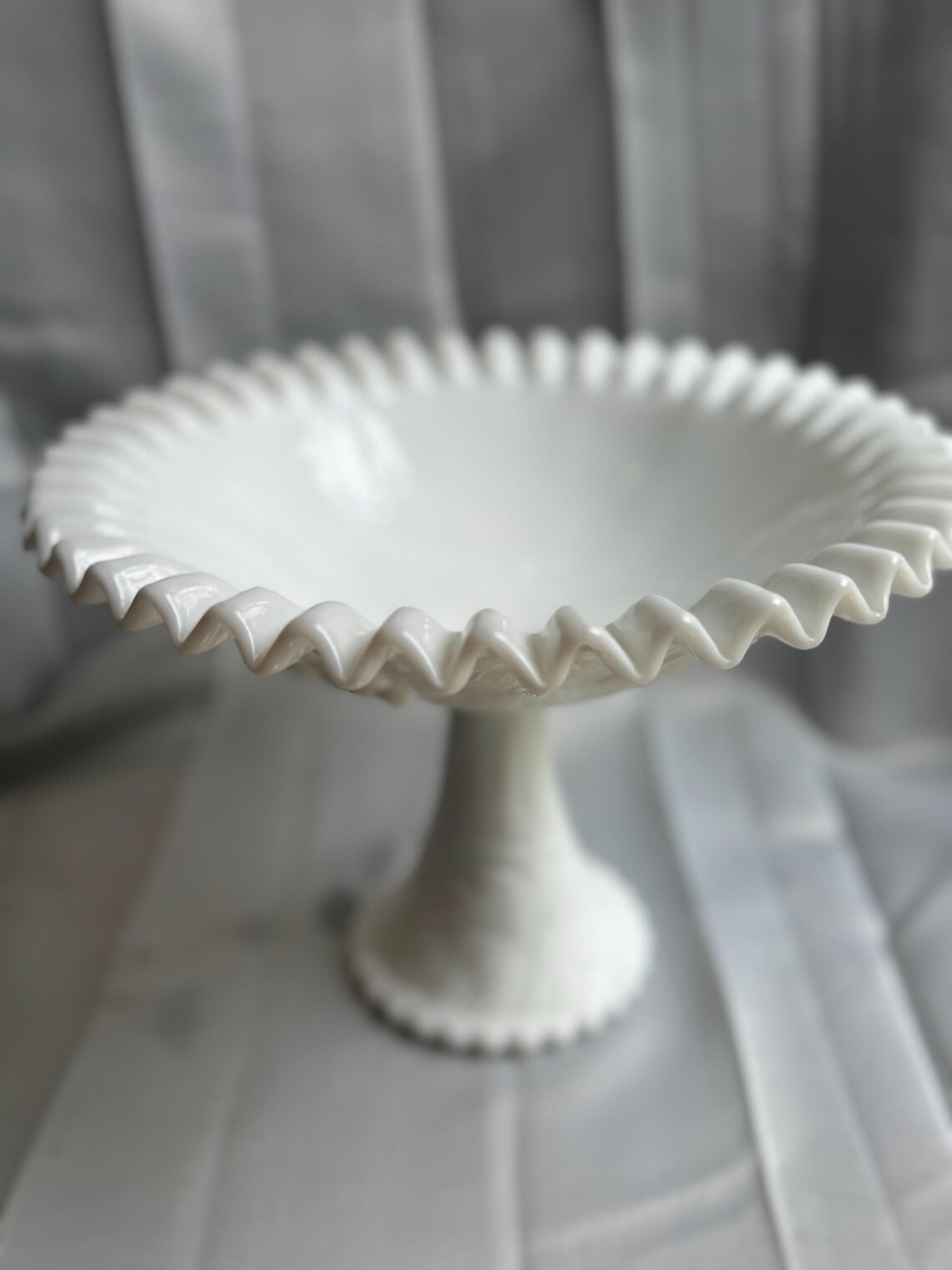 Vintage L.E. Smith Glass Co. USA White Milk Glass Grape & Leaves ...