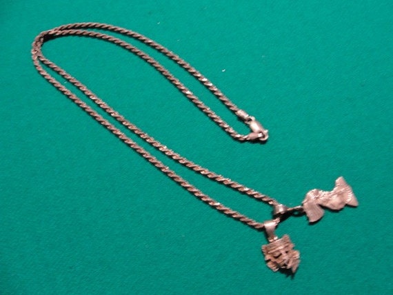 Aztec silver pendant and silver chain - Gem