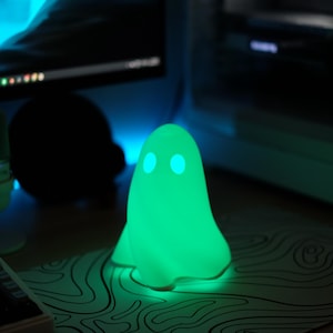 3D Printed Ghost Lamp: Remote Controlled LED Desk Light - Etsy