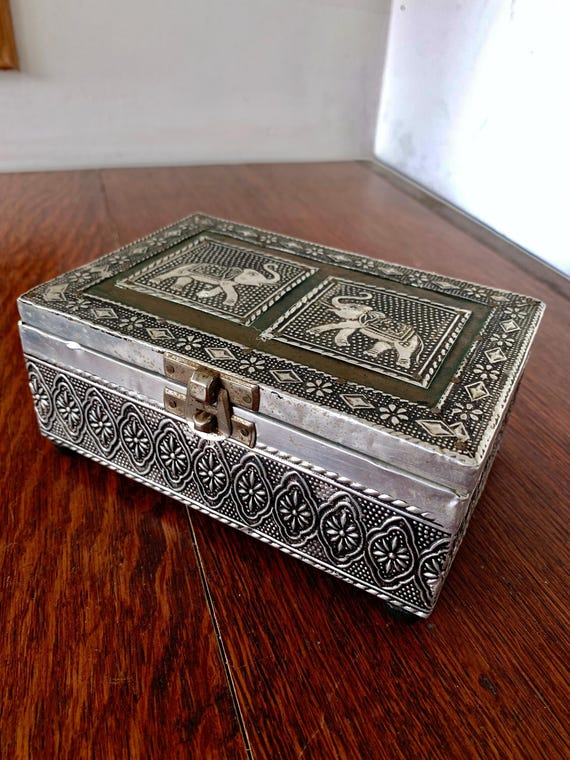 vintage silver metal jewellery box - Gem