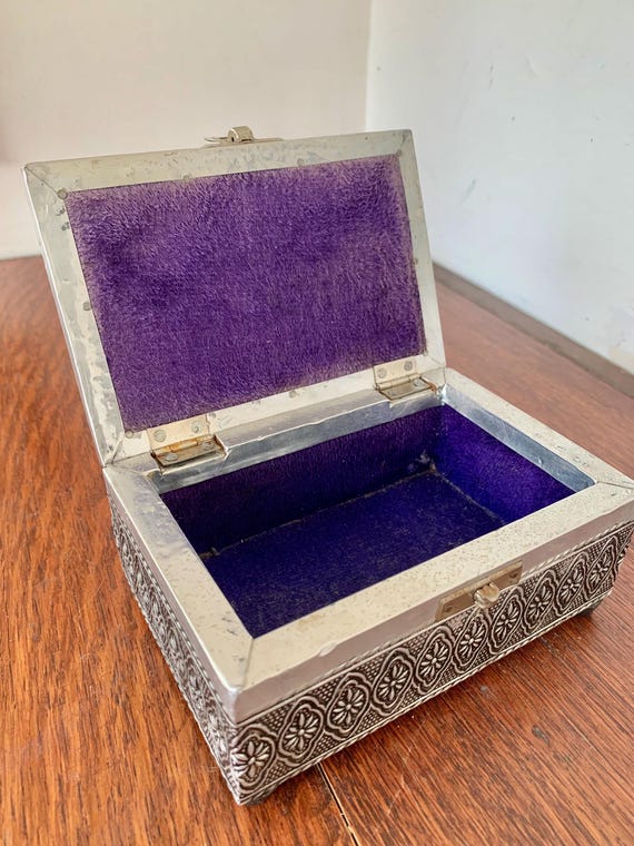 vintage silver metal jewellery box - Gem