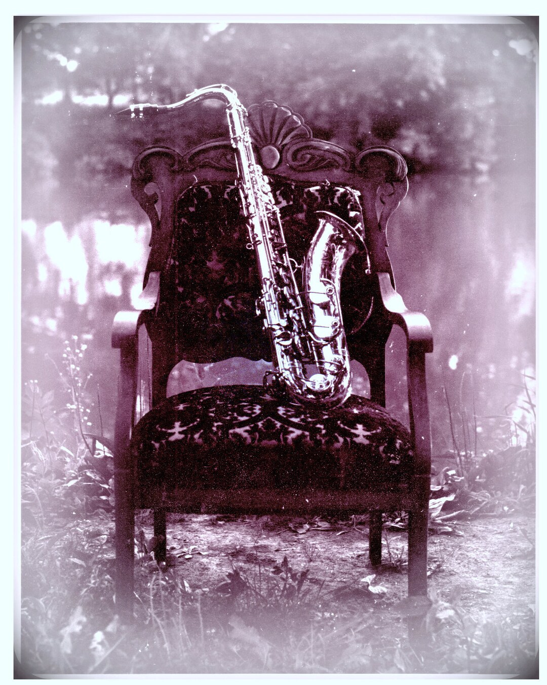 Saxophone Photo / Saxophone on Antique Chair /photo of Instrument ...
