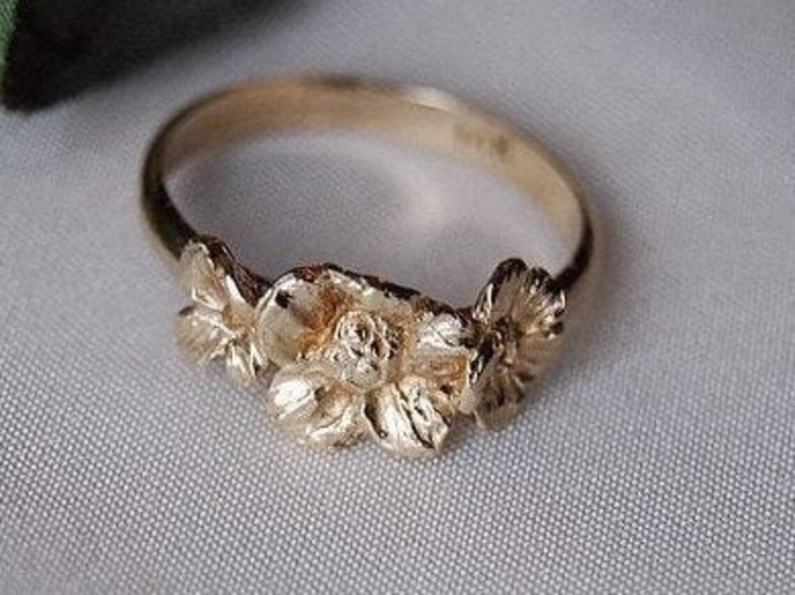 Gold Pinky Ring / 14K Flower Ring / Dainty Flower Ring / - Etsy