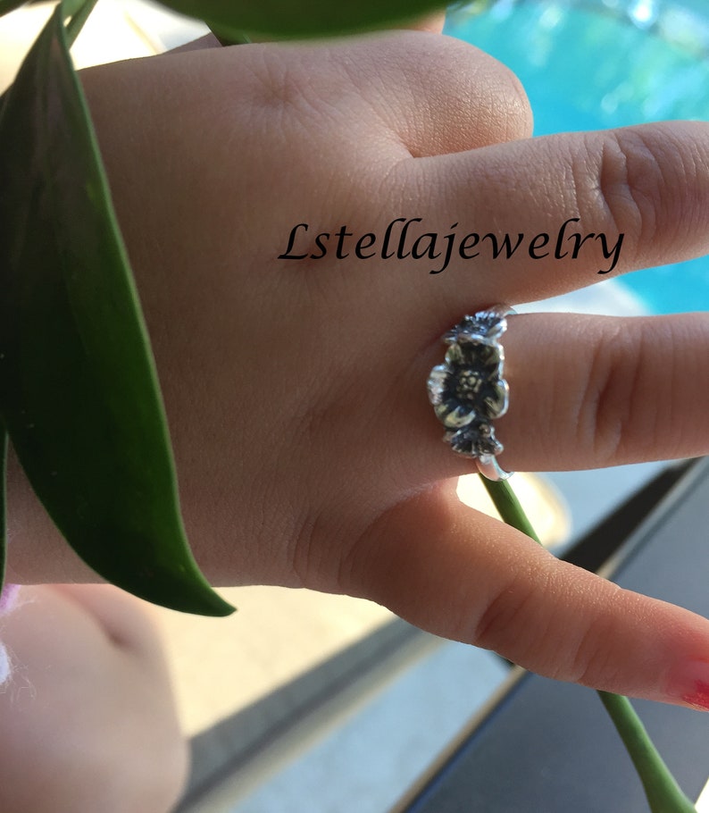 Gold Pinky Ring / 14K Flower Ring / Dainty Flower Ring / - Etsy