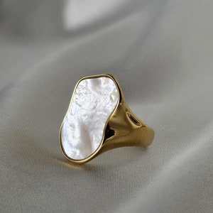 18K 'genevieve' Gold Shell Statement Ring | Irregular Mother of Pearl Ring - Etsy