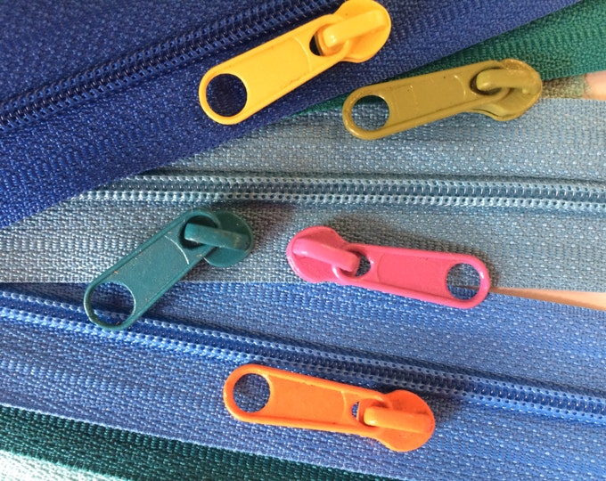 Size 5 Turquoise Zipper With Turquoise Coil 5 Yards & 15 Regular donut ...