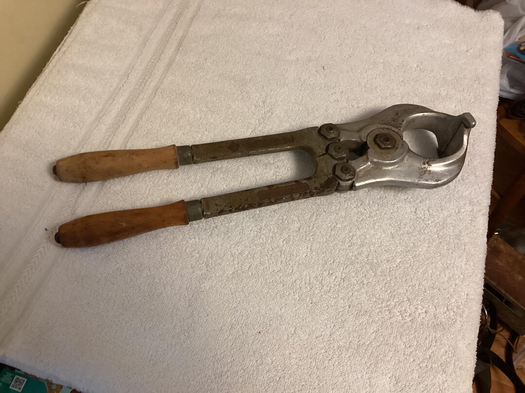 XL Bull Livestock Castration Emasculating Castrating Tool Wood Handle ...