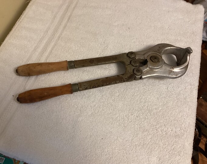 XL Bull Livestock Castration Emasculating Castrating Tool Wood Handle ...