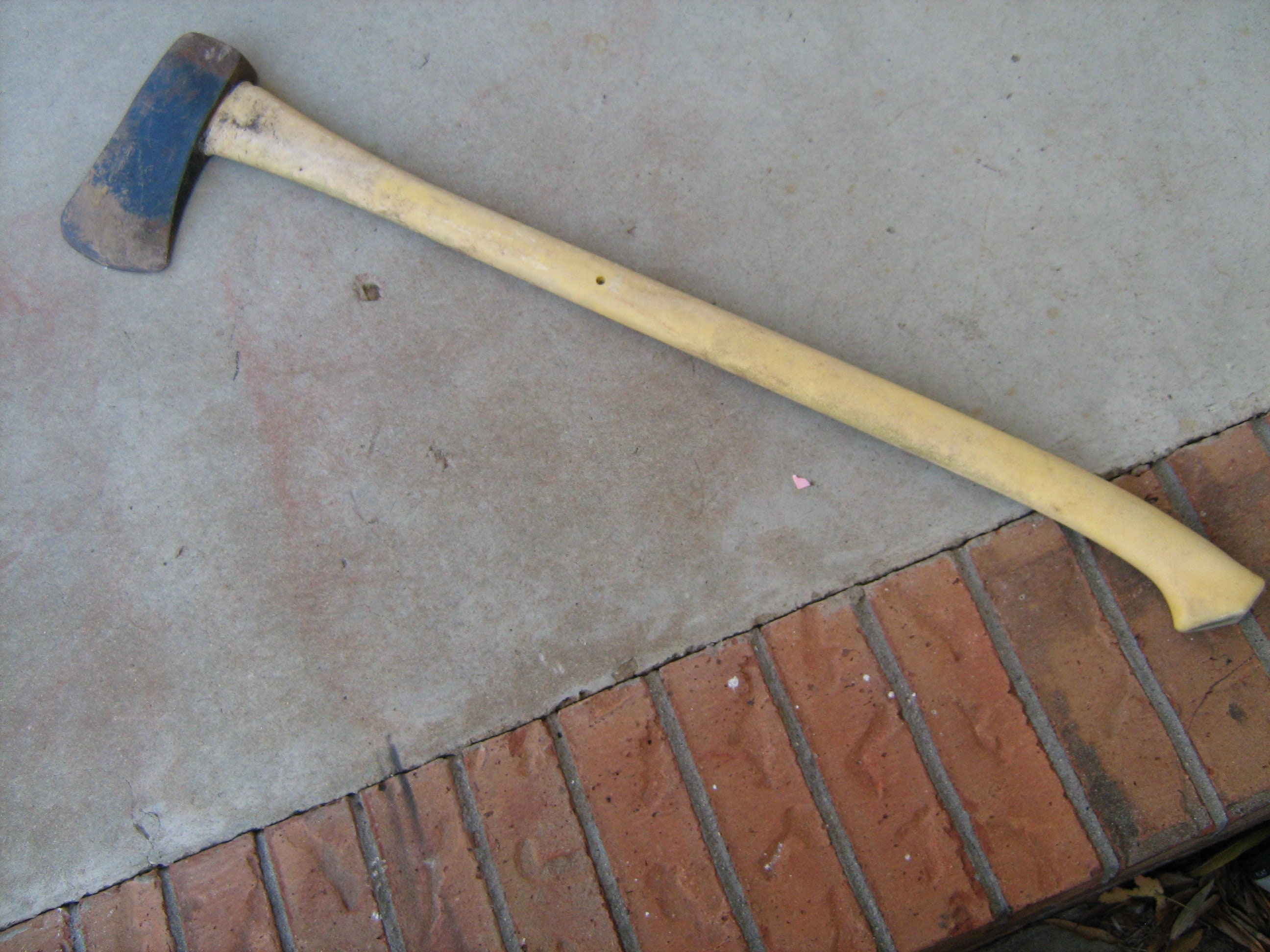 Long handled axe store