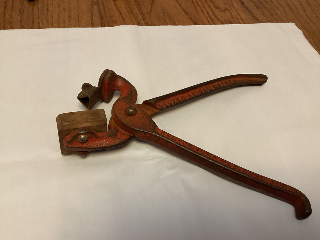 Old Cast Iron Decker Keokuk Iowa Ear Notching Tool Cattle, Hogs Antique ...