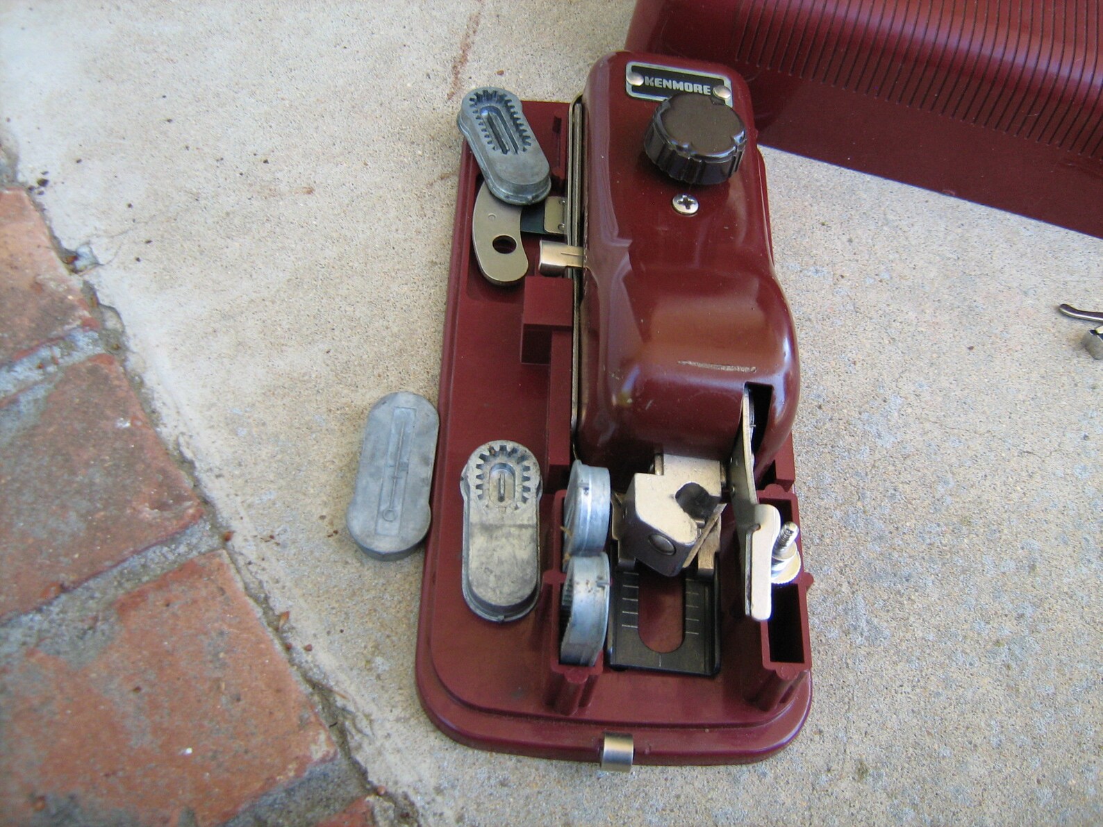 Vintage 1950s Kenmore Buttonhole Attachment in Original Bakelite Case ...