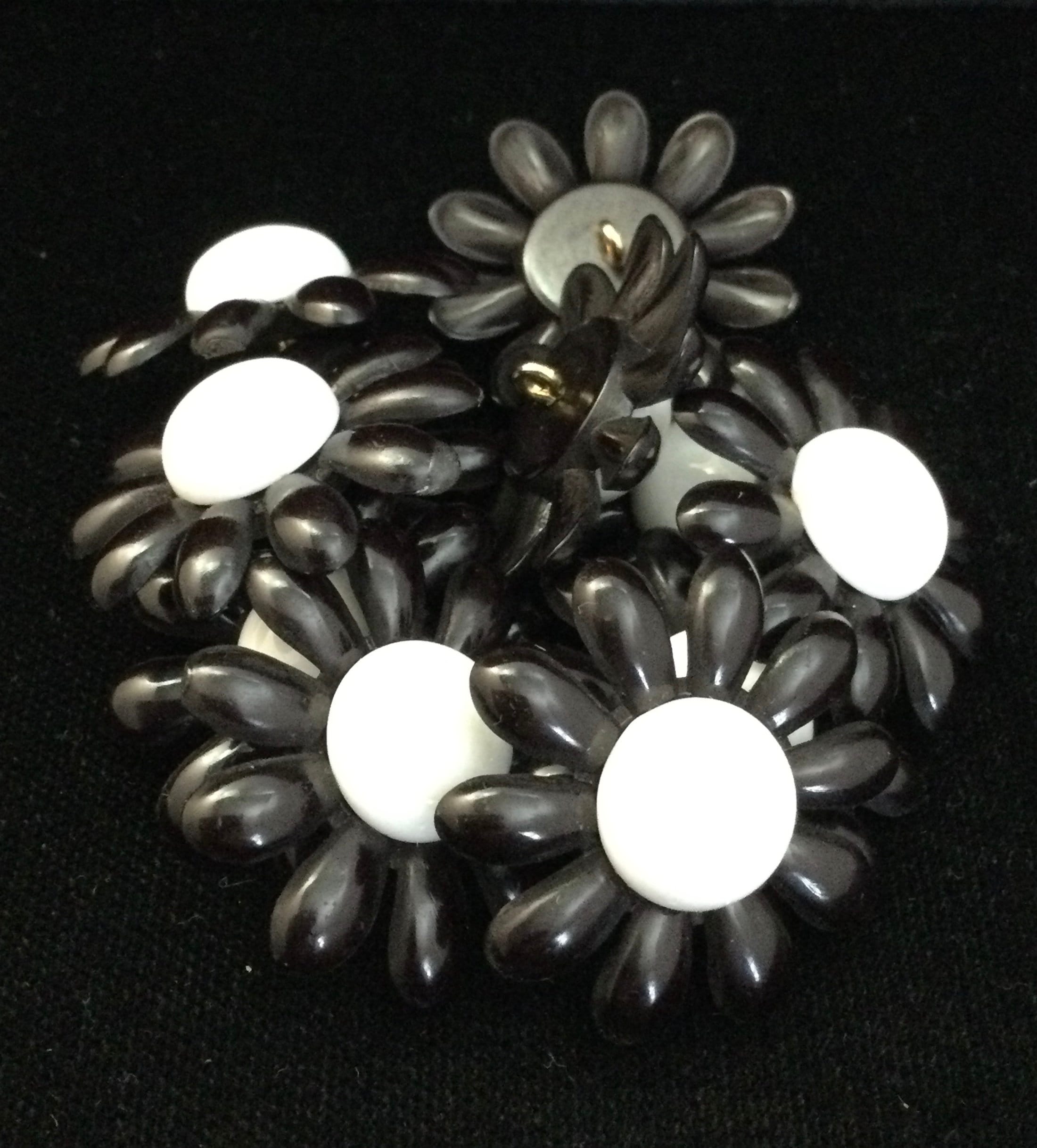 11 DAISY BUTTONS BLACK and White - Etsy