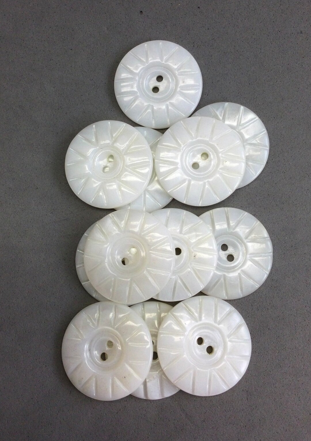 12 CARVED SHELL BUTTONS - Etsy