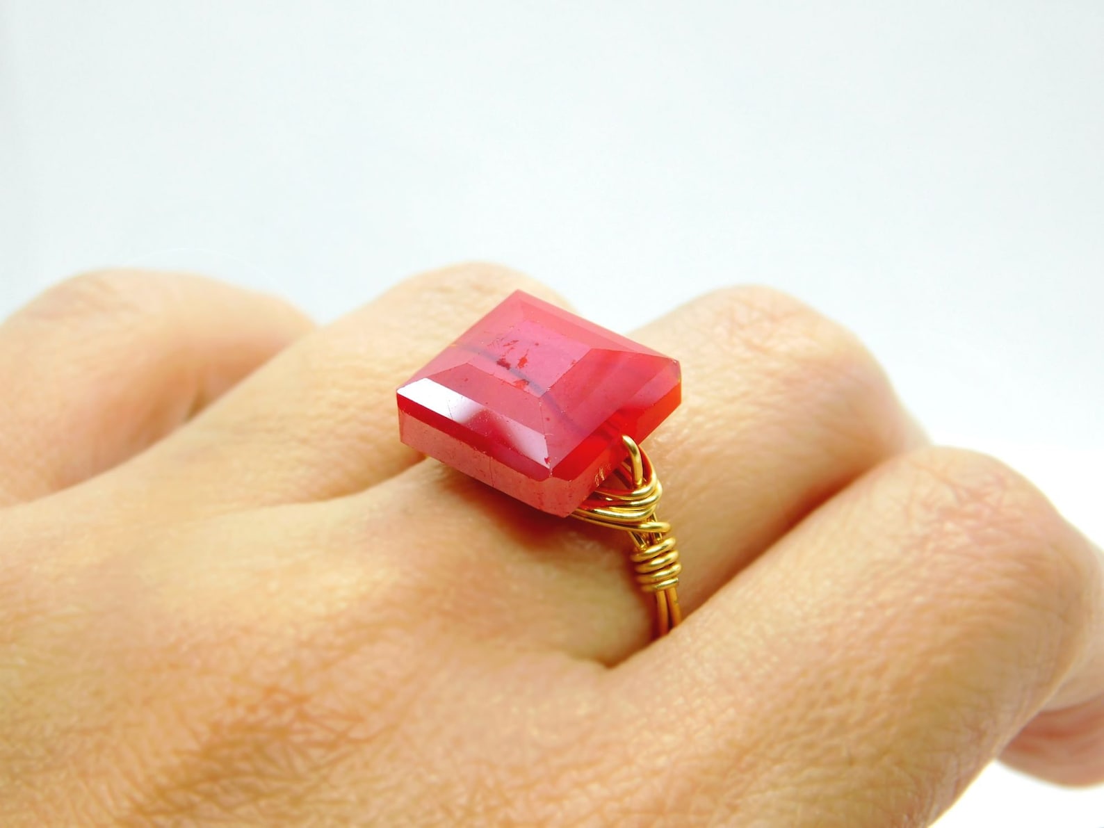 Anillo rojo brillante. Anillo rojo de cristal. Elegante anillo - Etsy ...