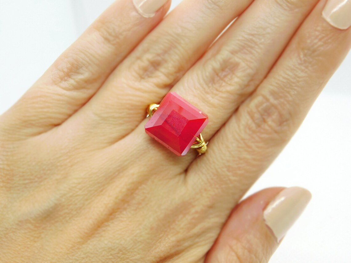 Anillo rojo brillante. Anillo rojo de cristal. Elegante anillo - Etsy ...
