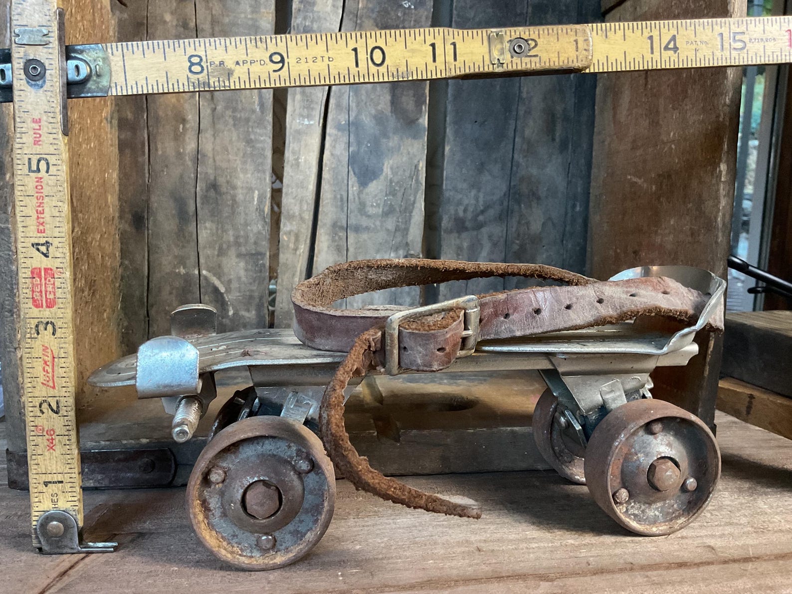 Vintage ~ Rusty Crusty Metal Roller Skate Christmas Tree and Christmas ...