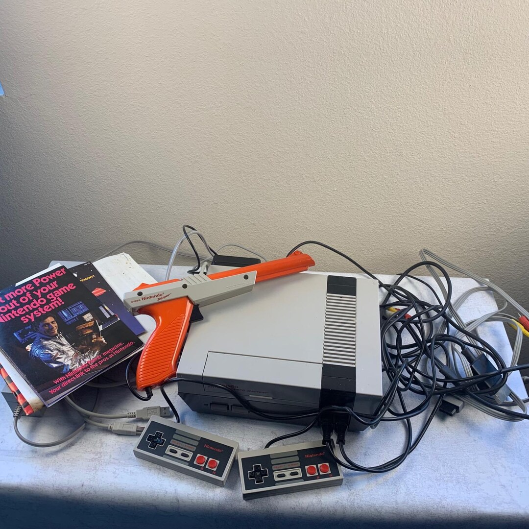 Nintendo NES Console W Controllers Zapper Power AV Cables As-is Parts ...