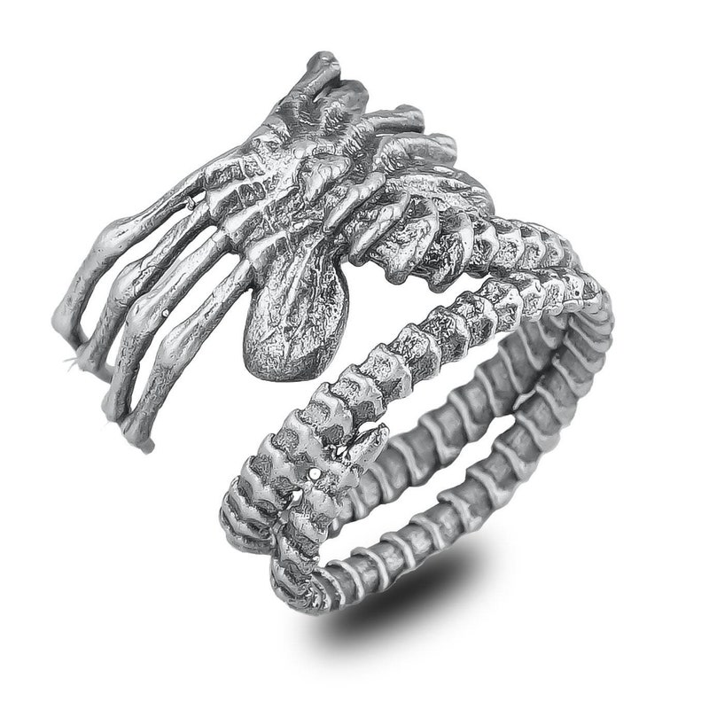 Alien Facehugger Jewelry - Etsy