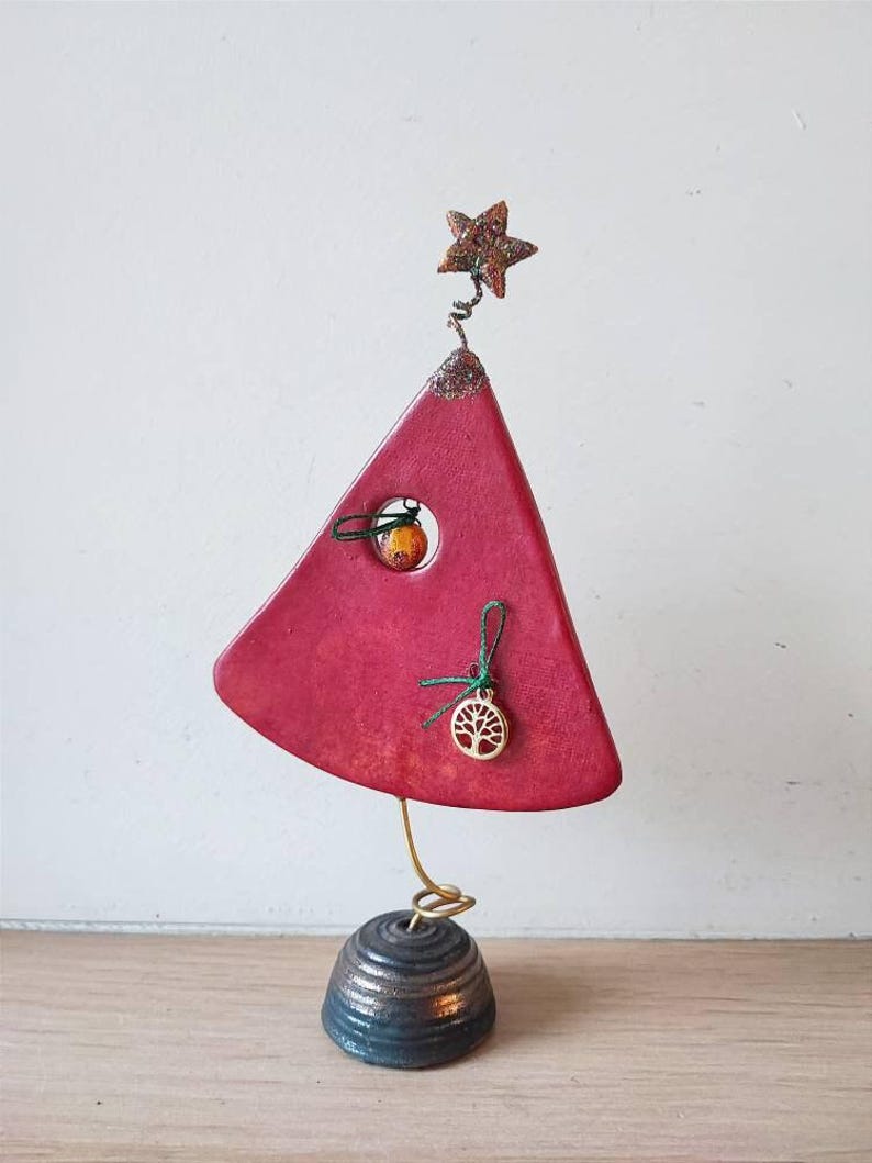 Triangle Chistmas Tree Sculpture, Xmas Tree in Triangle Shape With Ball ...
