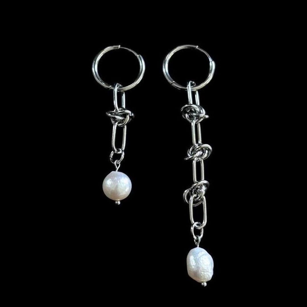 SHIFTER Dark Siren Pearl Earrings, Sea Nymph Aesthetic Earrings, Modern ...