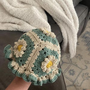 Granny Square Ruffled Bucket Hat Crochet Pattern (PDF) - Etsy