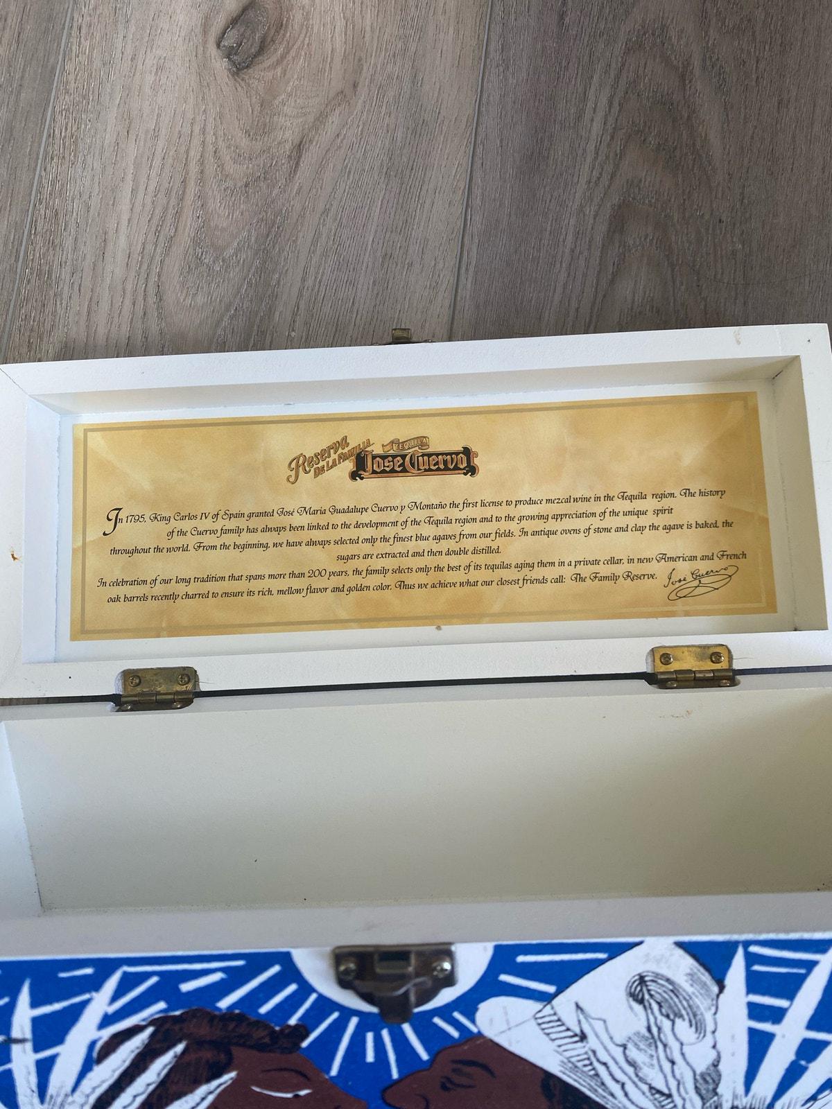 Vintage Jose Cuervo Tequila Reserva De La Familia Collectors Box 2003 ...