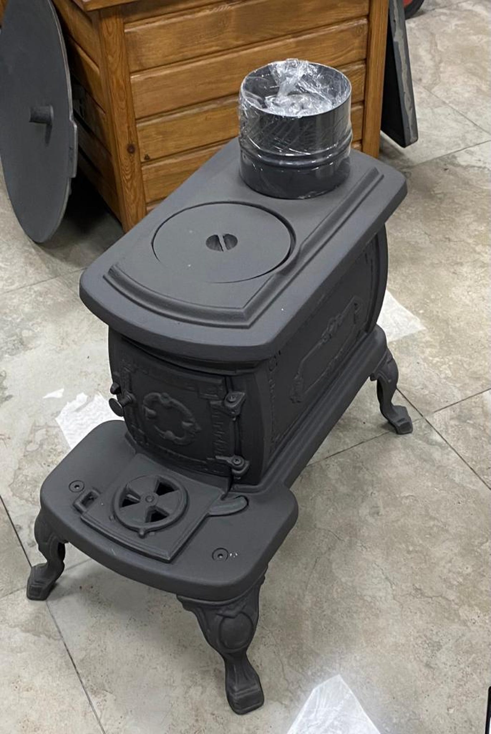Antique Rustic Heating Stove, Nostalgia Cast Iron Wood Stove, Antique ...