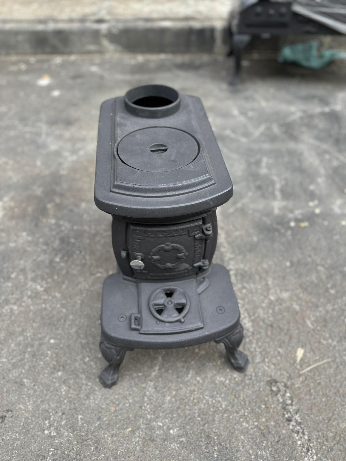 Antique Rustic Heating Stove, Nostalgia Cast Iron Wood Stove, Antique ...