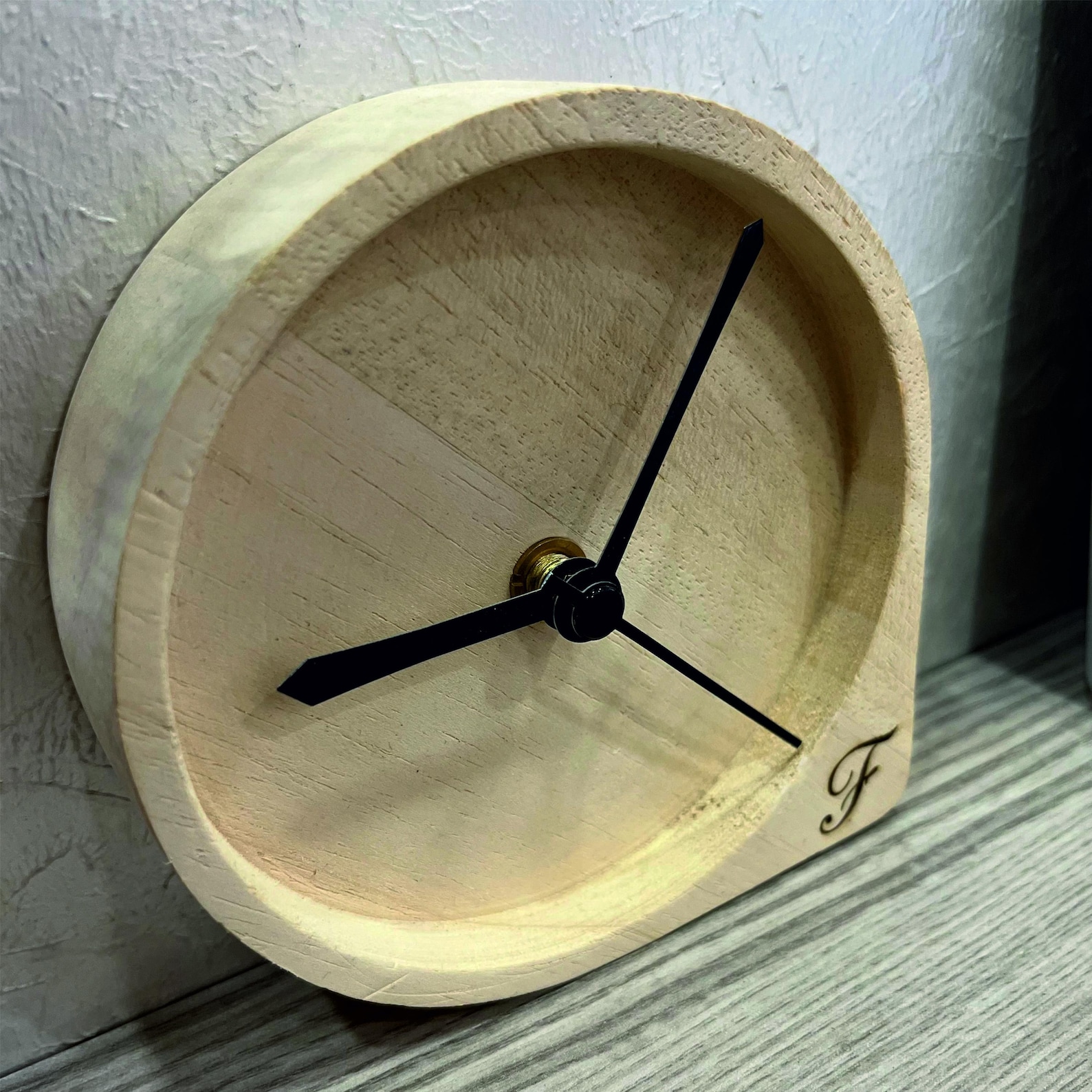 Customizable Small Wooden Clock, Desktop Aesthetic Clock, Letter Round ...
