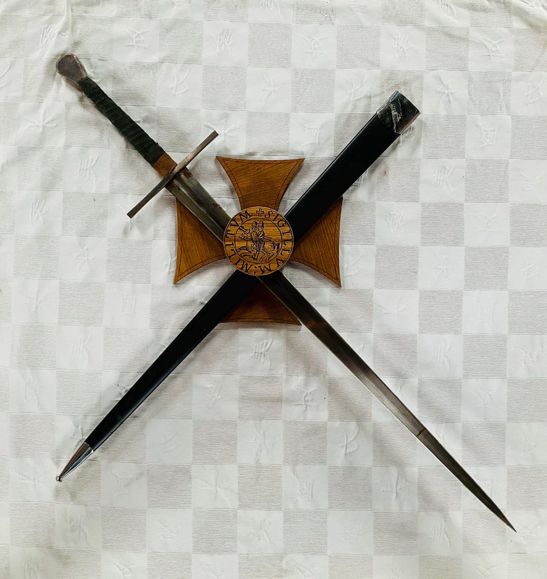 Knights Templar Sword Wall Mount - Oak Display Rack - Etsy