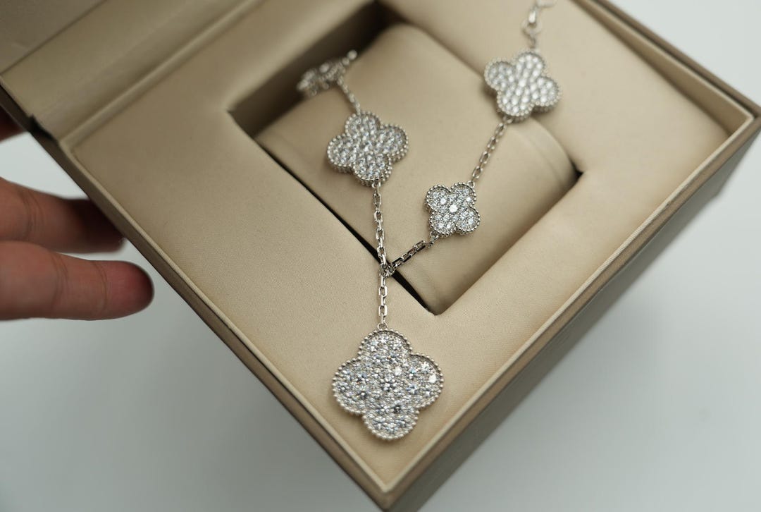 Vintage Van Cleef Clover Bracelet Mother of Pearl Charm Clover Bracelet ...