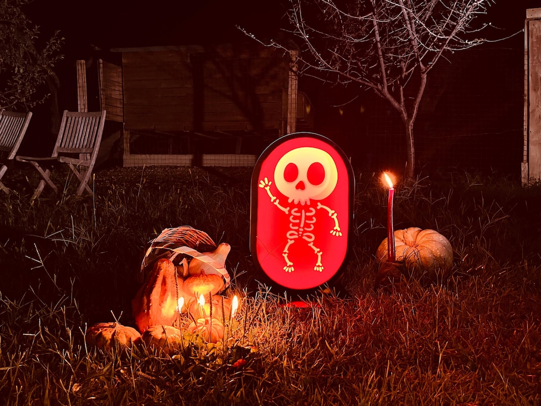 Halloween LED Skeleton Yard Decor | Spooky Skeleton Light-up | Glowing ...