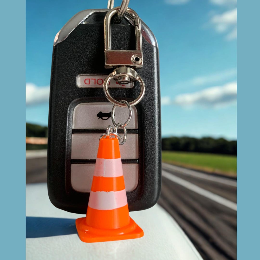 Cute Traffic Cone Keychain,miniature Traffic Cone Keychain With Swivel ...