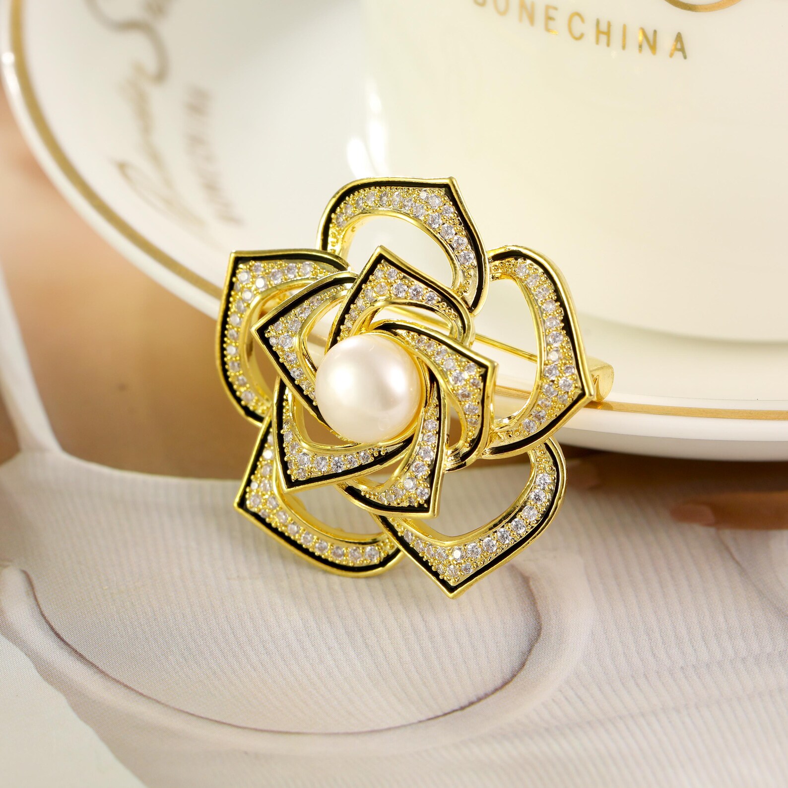 Stunning Rose-shaped Gold Brooch With Zirconia and Pearl, Luxurious ...