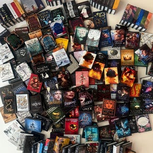 3D Printed Mini Books: ACOTAR, TOG and Custom Books - Etsy