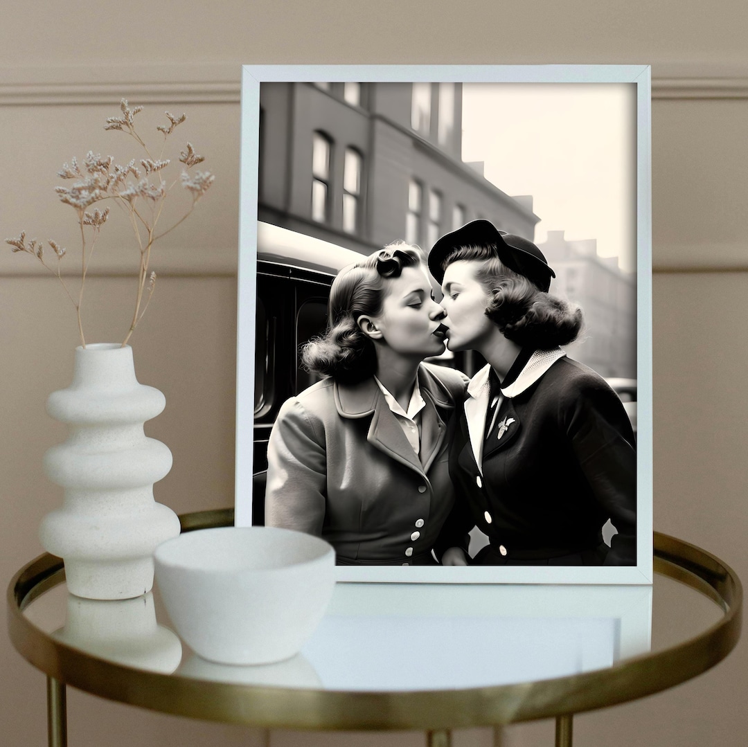 Vintage Lesbian Wall Art, Retro Lesbian Art Print, Lesbian Kiss Wall ...