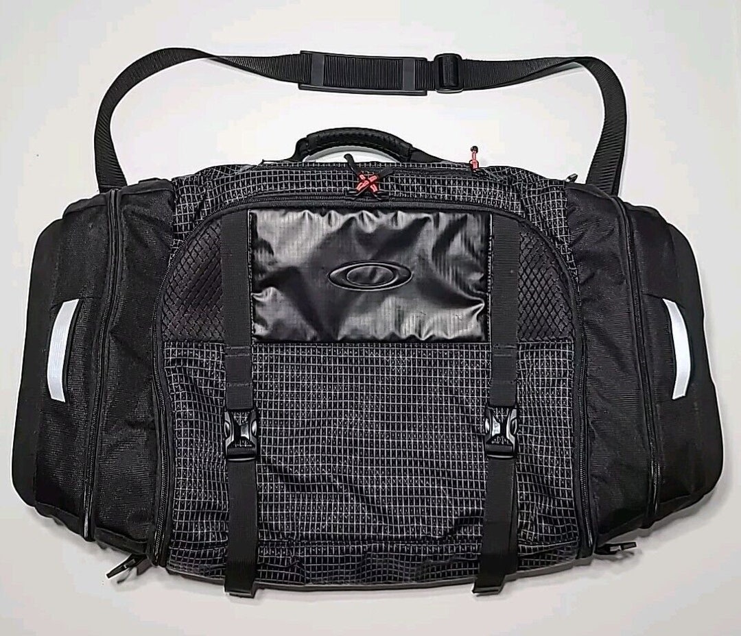 Oakley Multi Sport Link Duffel Travel Sports Gym Bag W/ Shoe ...
