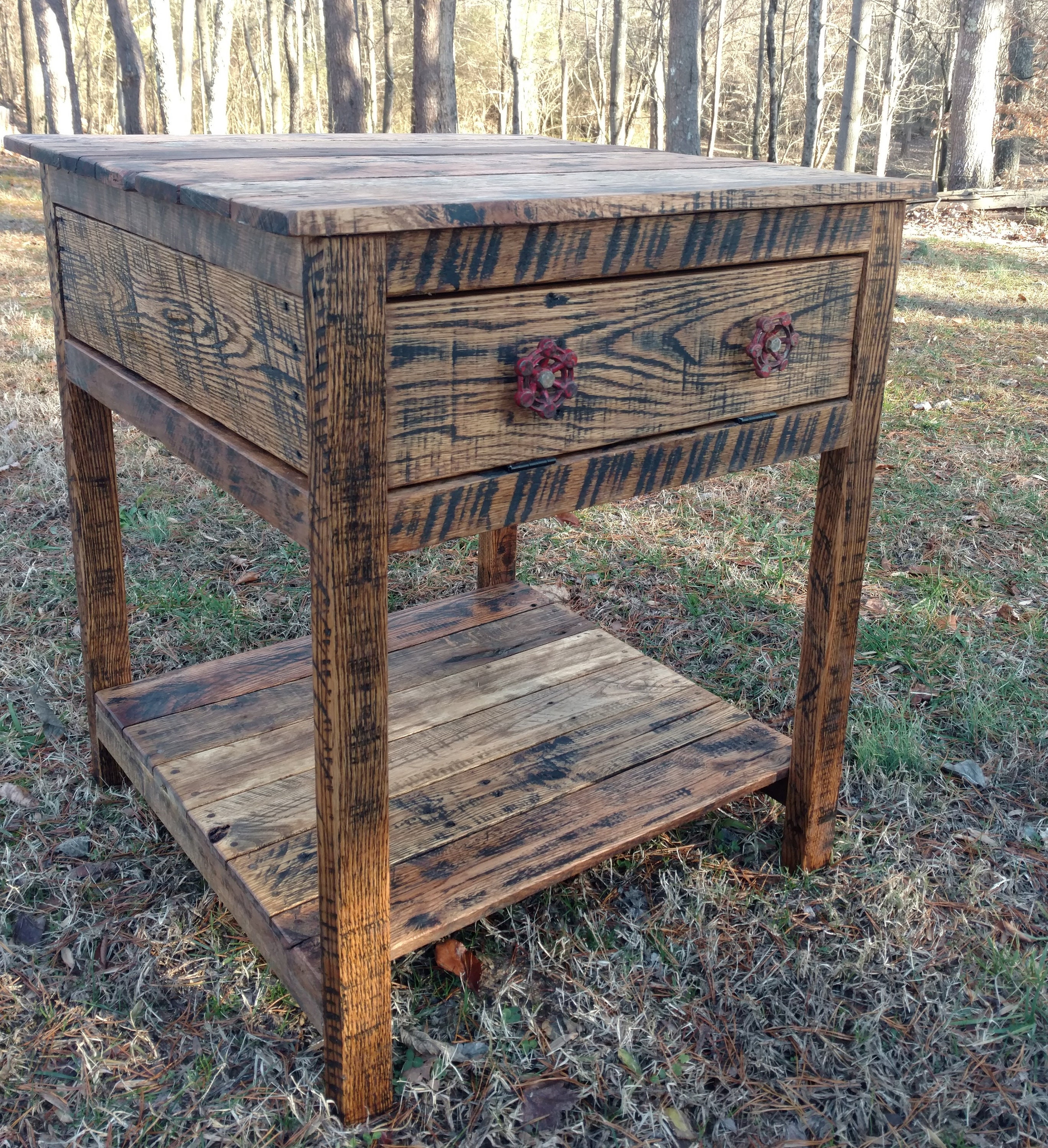 Pallet end table store